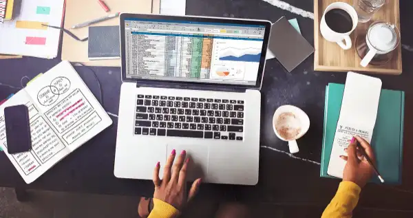 How do I calculate hours worked with lunch breaks? 2025